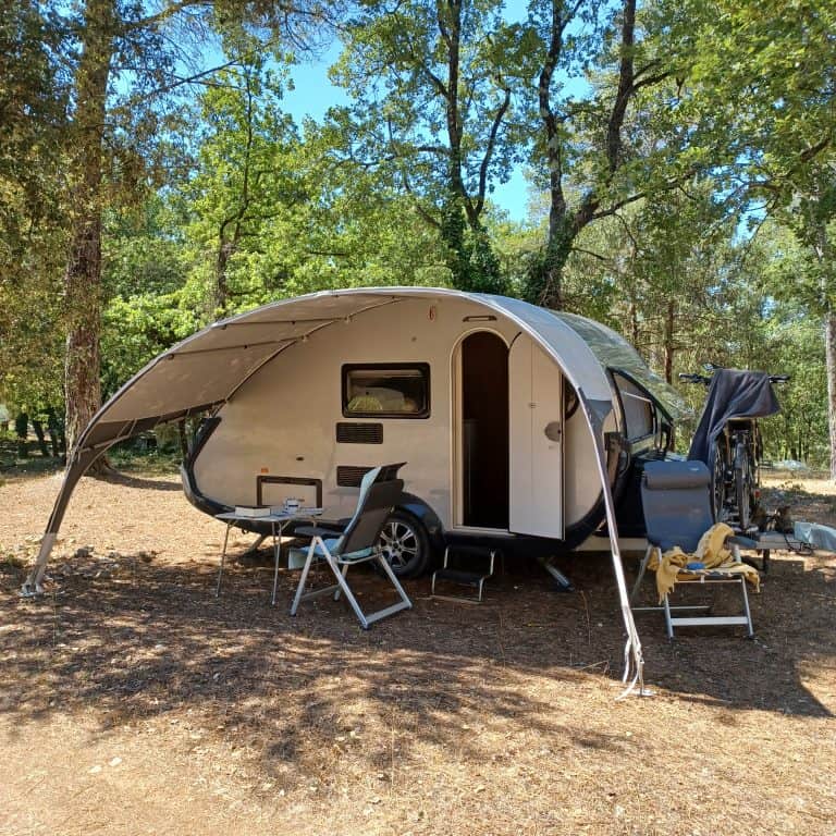 Een kijkje in de bijzondere TAB 400 caravan van Jeannet en Xander - Een ...